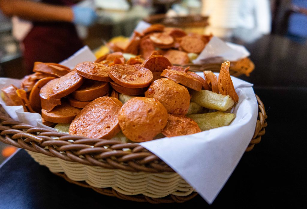 La indomable salchipapas de El Vaquerito - Plaza Tomada