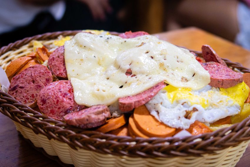 La indomable salchipapas de El Vaquerito - Plaza Tomada