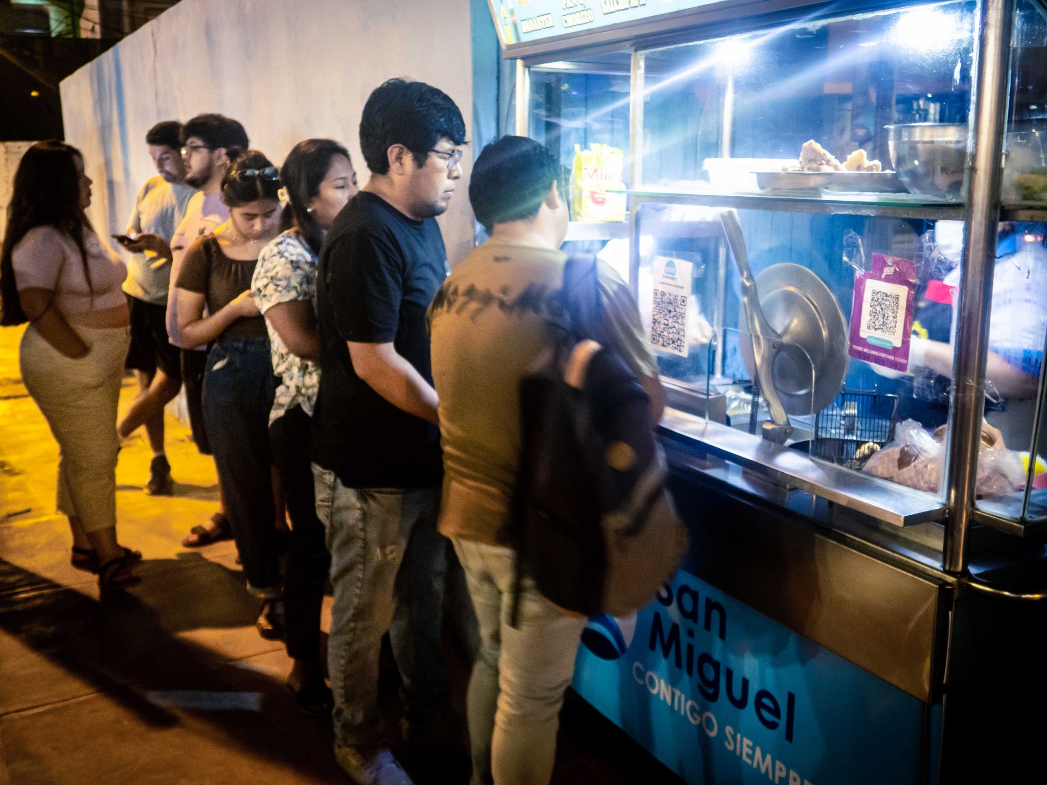 El amor tiene forma de pollo bróster - Plaza Tomada