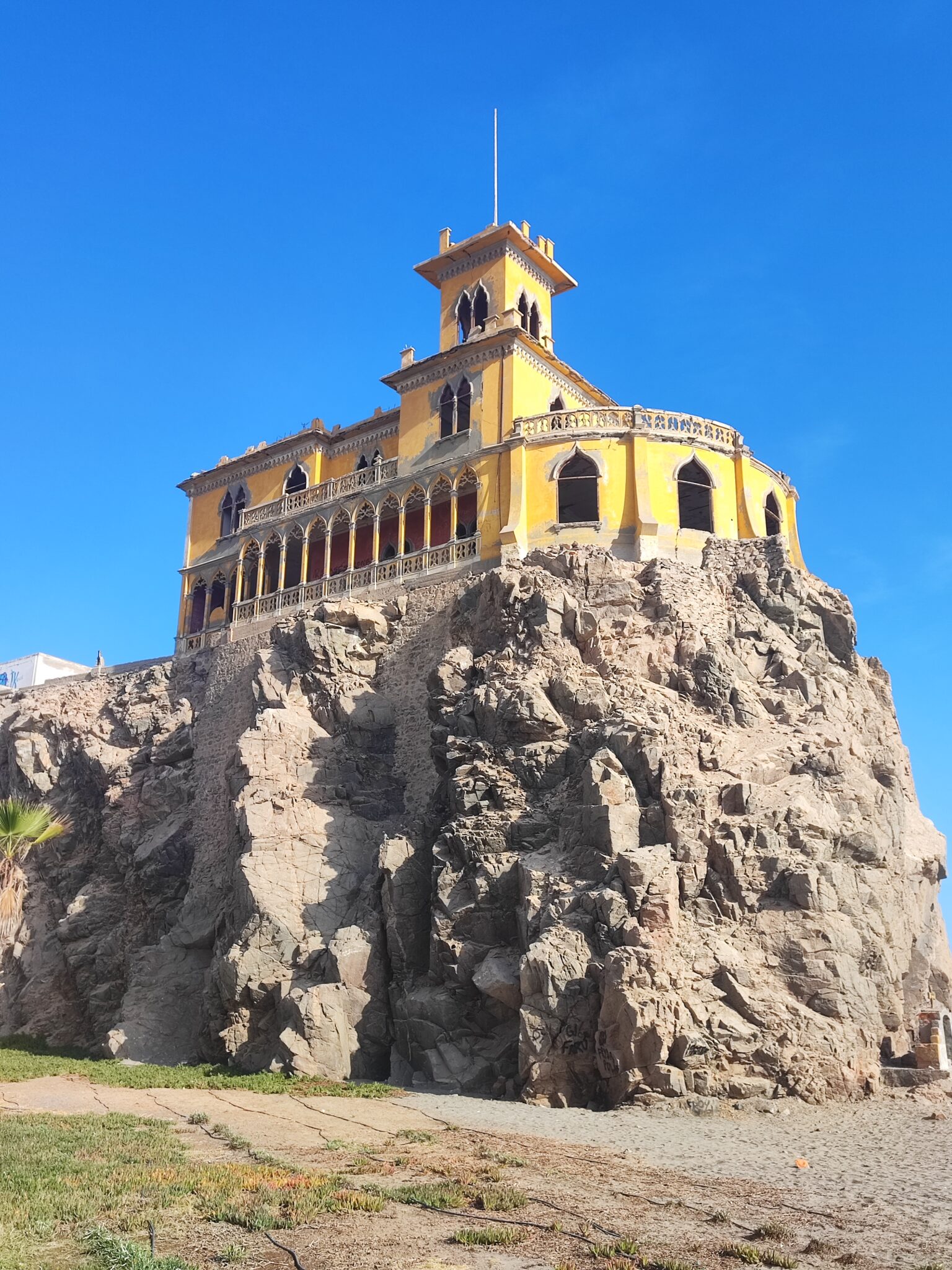 El ocaso del Castillo Forga de Mollendo (Fotorreportaje) - Plaza Tomada