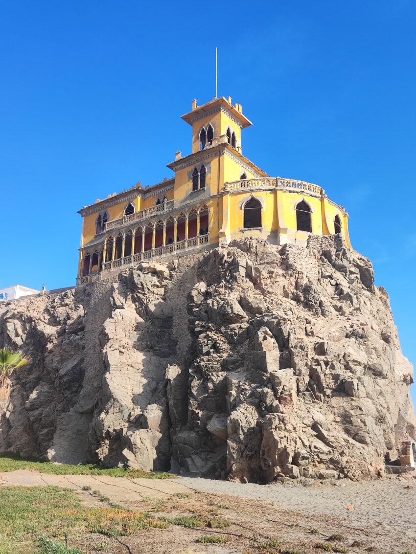 El ocaso del Castillo Forga de Mollendo (Fotorreportaje) - Plaza Tomada