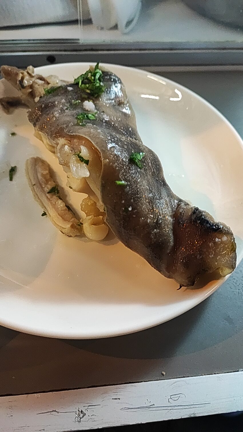 Un noble caldo de pata de res frente al "Mercado Conzac"